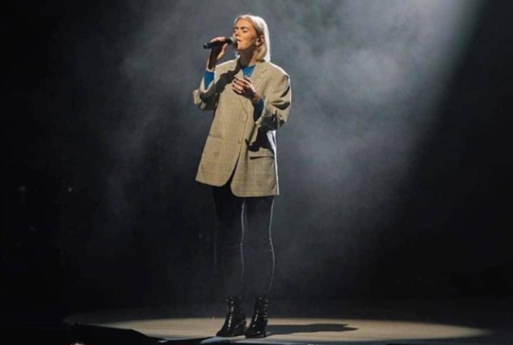 Taya Smith Edad, Patrimonio, Altura, Esposo, Wiki