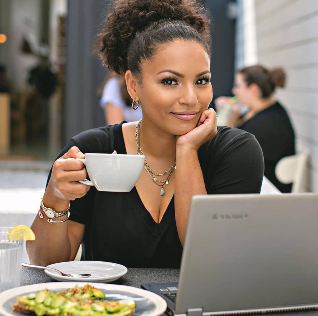 April Lee Hernández Biografía, Patrimonio, Edad, Altura, Pareja, Carrera