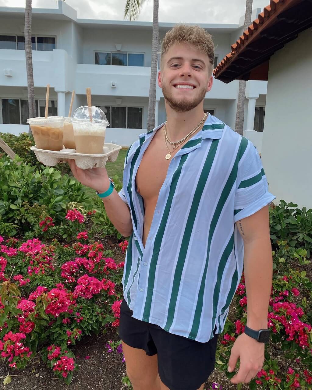 Elliott Brown Biografía, Wiki, Edad, Altura, Novia, Patrimonio Neto