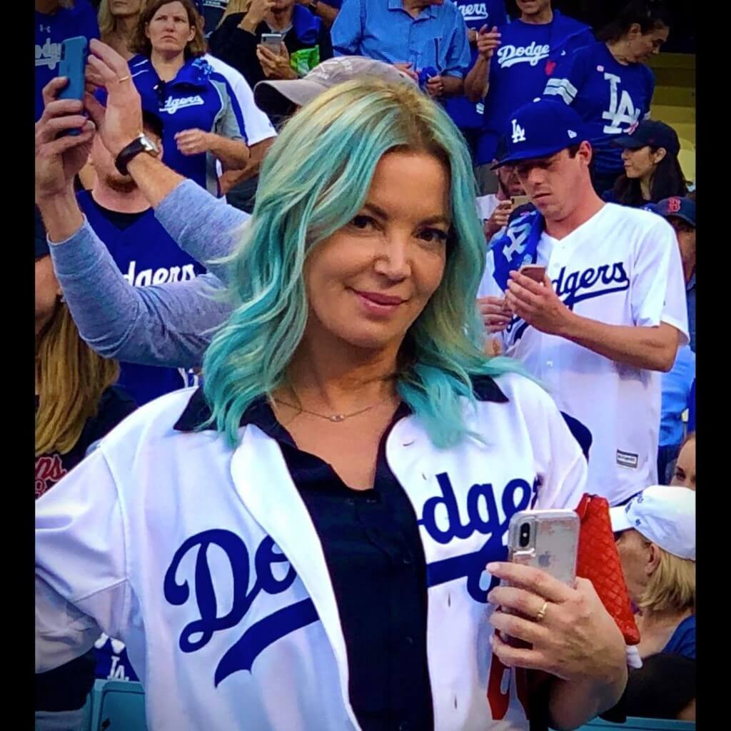 Jeanie Buss Biografía, Edad, Patrimonio, Esposo, Familia